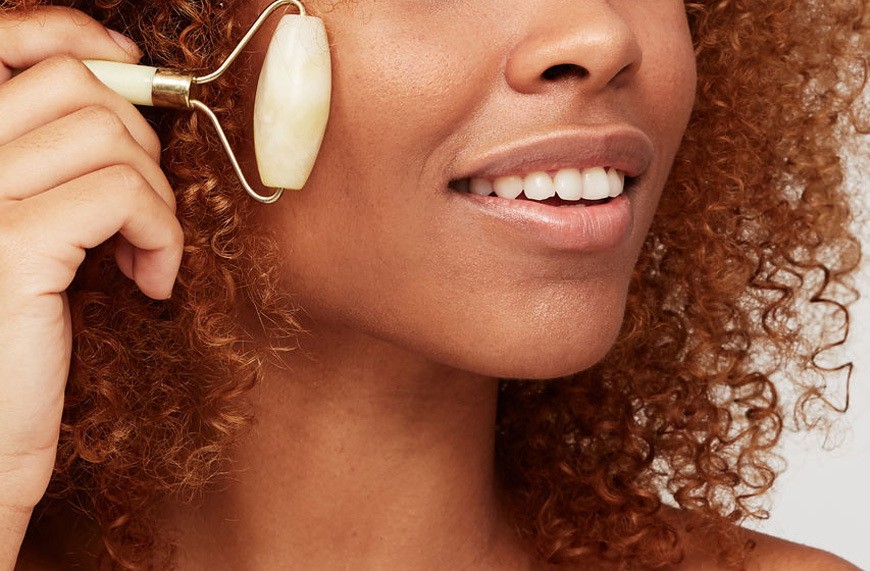 The Benefits of Using a Facial Roller in Your Skincare Routine